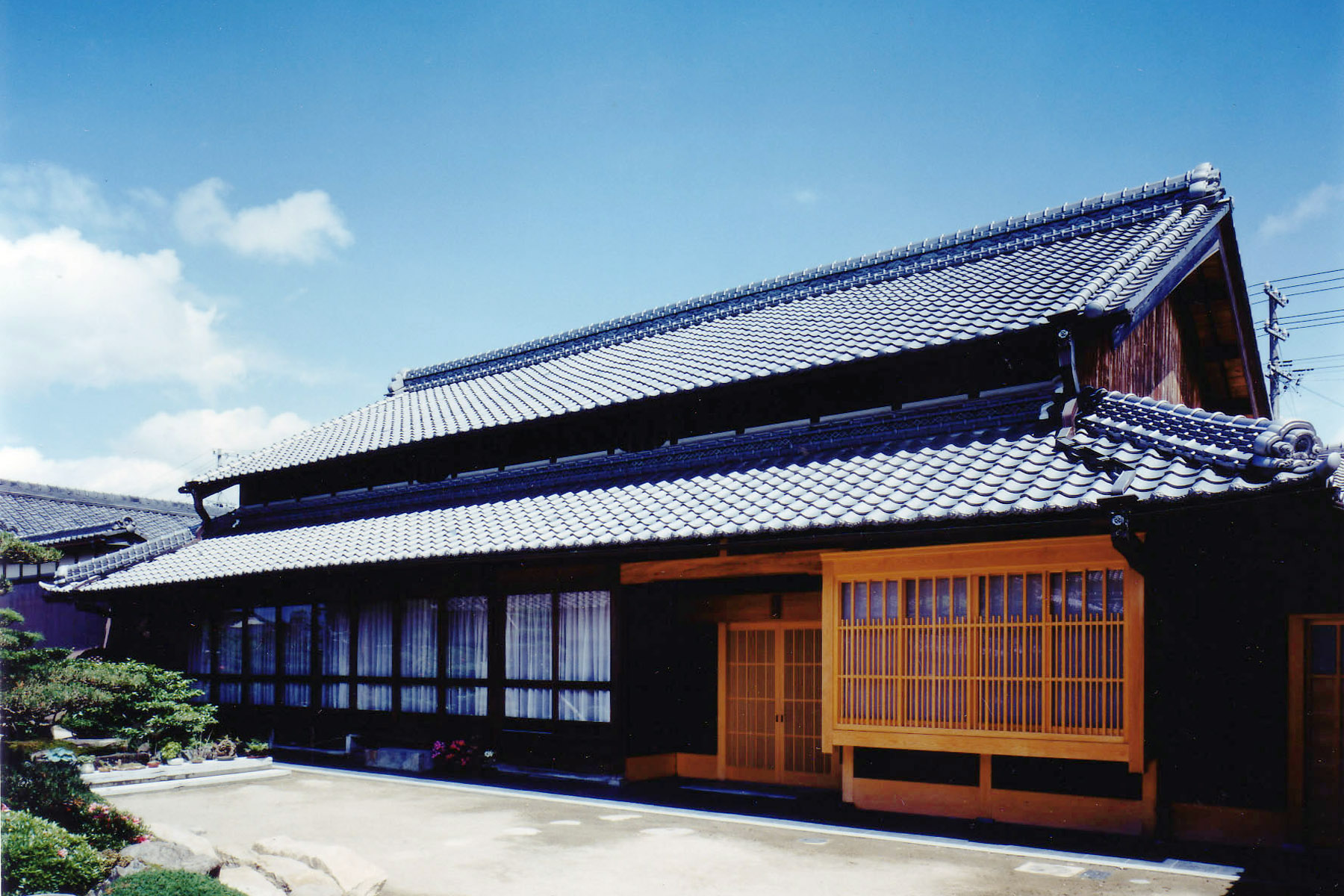 House with Earthen Floor : Spaces that make the most of the earthen ...